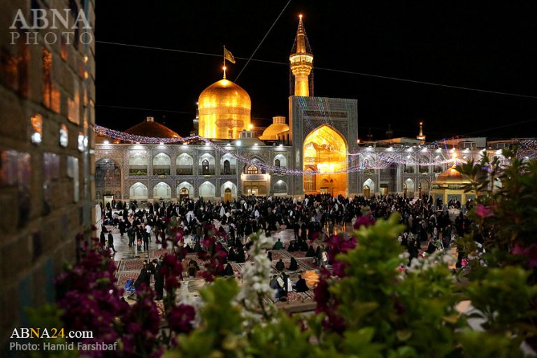 Le mausolée de l'Imam Al-Redha décoré à l'occasion de la naissance de ...